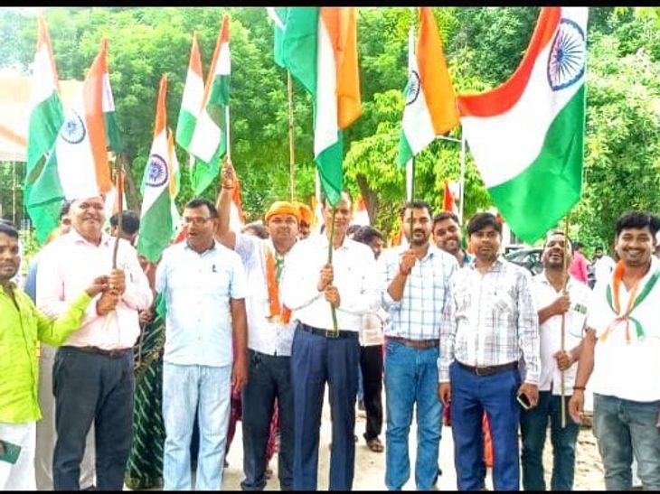 Tiranga Yatra taken out in Pindra development block | पिंडरा विकास खण्ड ...