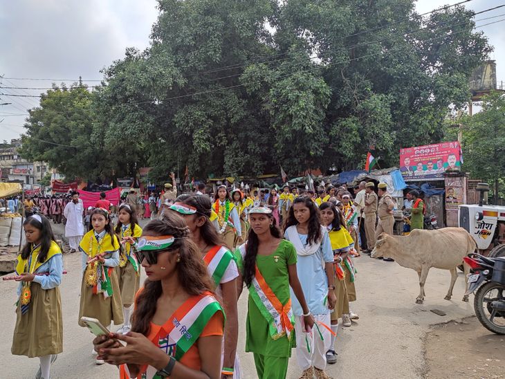 Independence Day was celebrated with great pomp in Duddhi | दुद्धी में ...