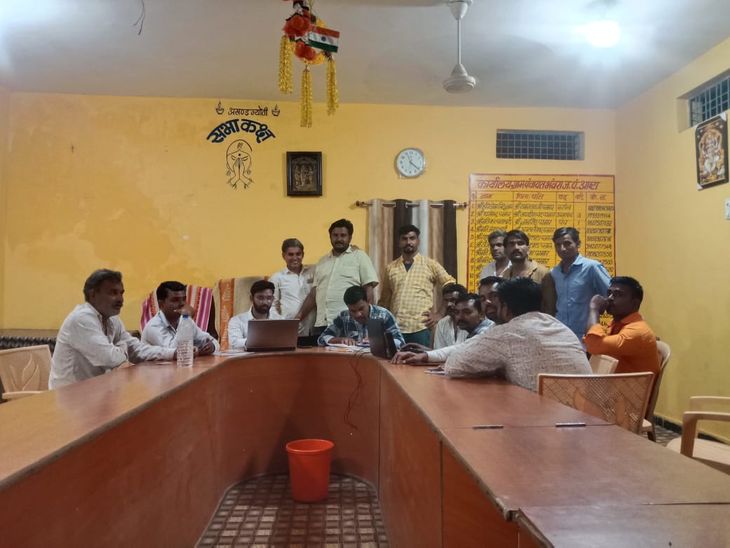 E KYC camp organized in Bhanwara | भंवरा में लगा ई केवाईसी कैंप: पंचायत ...