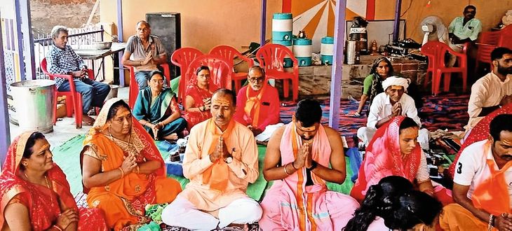 The devotees worshipped Partheshwar in Purneshwar Mahadev Temple ...