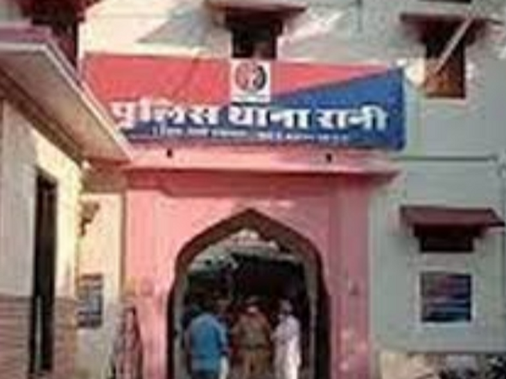 Controversy over flag hoisting on Independence Day in Pali | सरपंच के आने से पहले सचिव ने फहरा ...