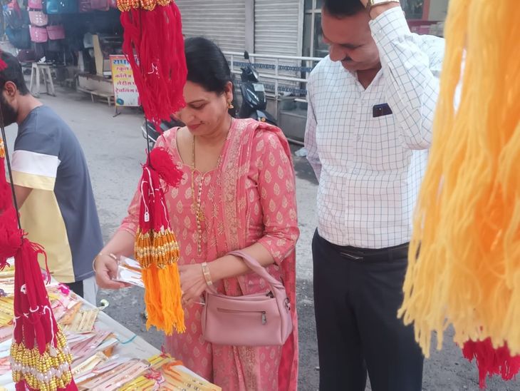 The market was crowded a day before Rakshabandhan | रक्षाबंधन के एक दिन ...
