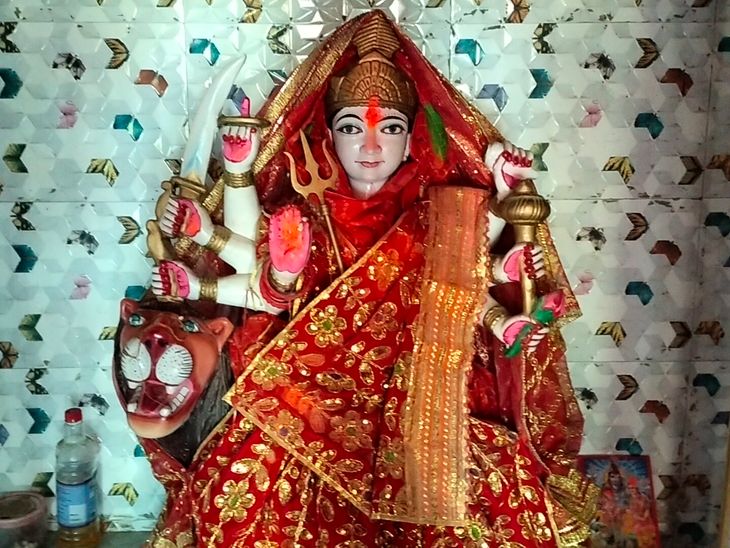 Theft in Durga temple in Sakaldiha | सकलडीहा में दुर्गा मंदिर में चोरी ...