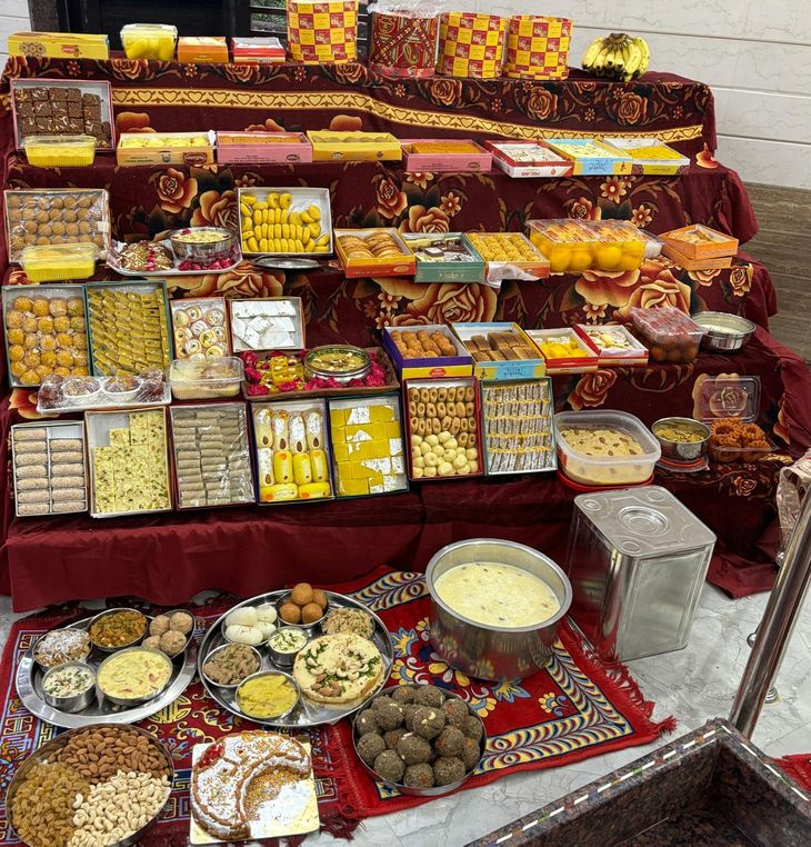 Tableau of 56 bhogs decorated in Gopeshwar temple | गोपेश्वर मंदिर में सजाई 56 भोग की झांकी ...