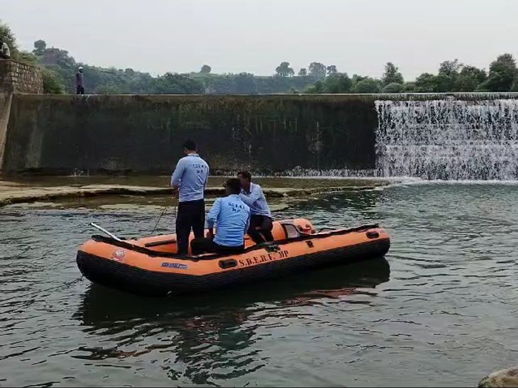 Babu of Pohri tehsil died due to drowning in the river | तहसील में ...