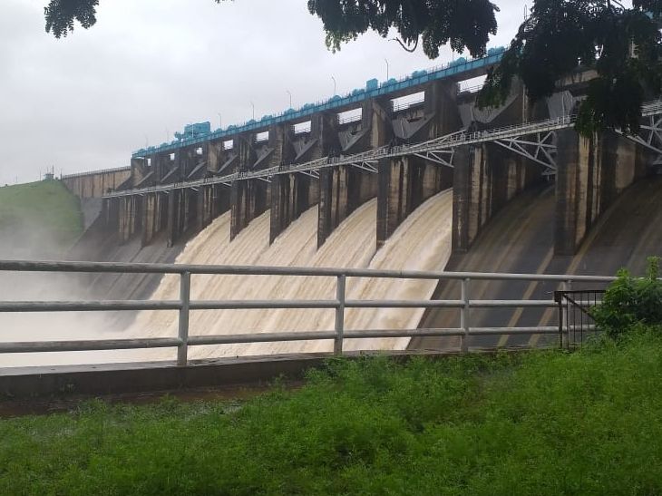 Five gates of Tawa Dam opened at four feet each | तवा डैम के पांच गेट ...