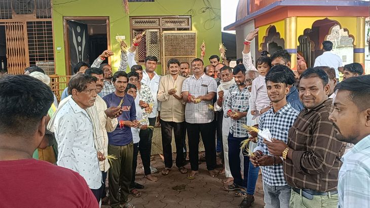 Bhujaria festival: Touched the feet of elders and took their blessings ...