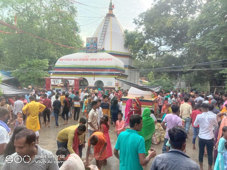 On the last Monday of Sawan, a crowd of devotees gathered in Shiva ...