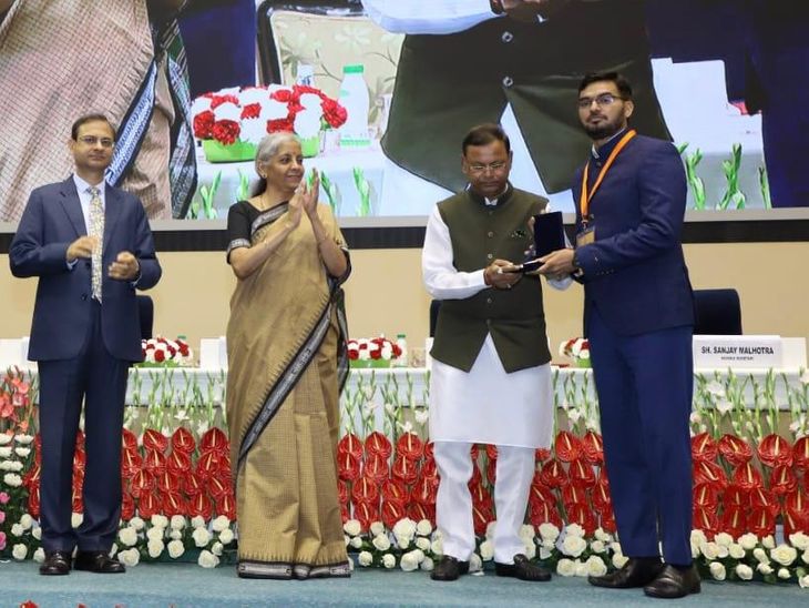 Finance Minister honored Anuj of Rewari | वित्तमंत्री ने किया रेवाड़ी ...