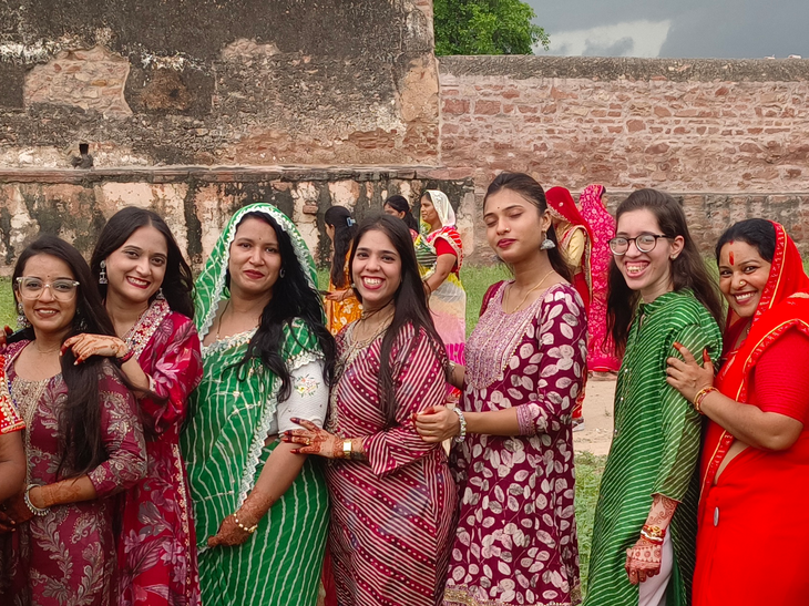 Women swung on Bhadwa Teej, swung Kanha | भादवा तीज पर महिलाओं ने झूले ...