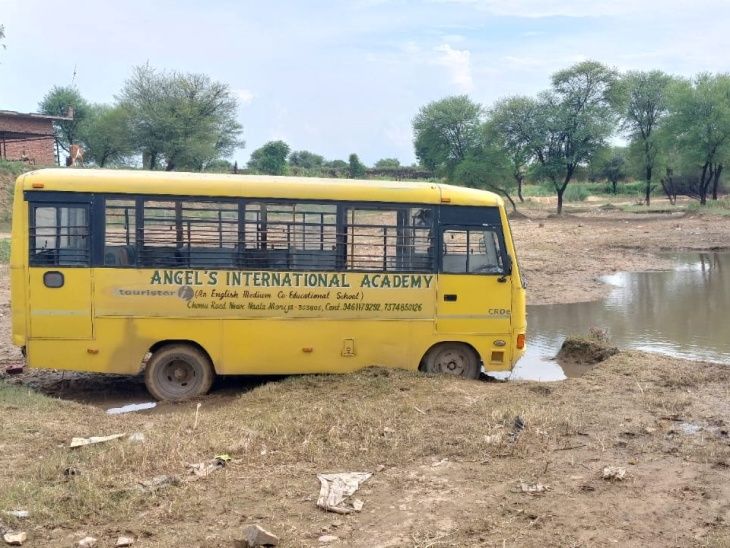 School bus falls into river, 2 children injured. Due to potholes in the ...