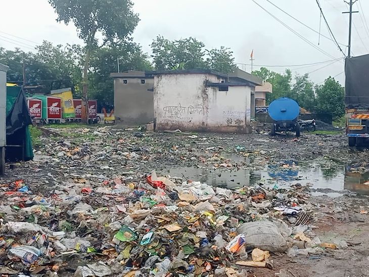 Nali Chowk on Shankar Mandir Road | शंकर मंदिर मार्ग पर नाली चौक: सड़क ...