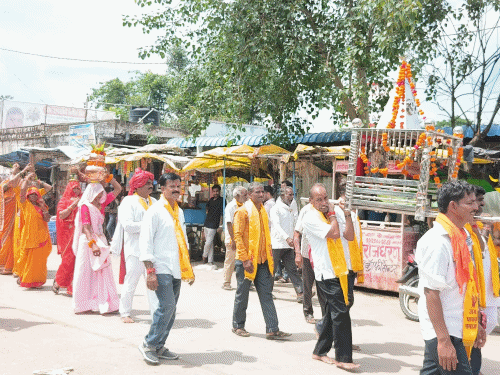 Dhakad community celebrated the birth anniversary of Lord Dharnidhar