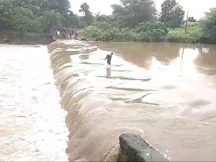 135 mm rain in Begamganj, rivers and streams overflowing, road ...