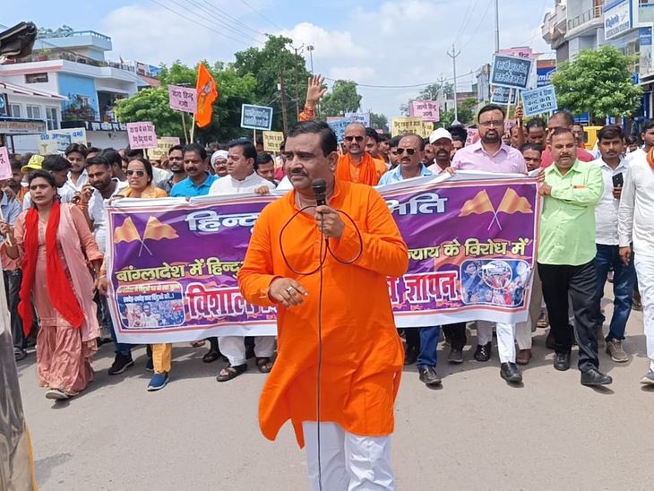 Hindu Defence Committee took out an outrage rally in Gola Gokarnath ...