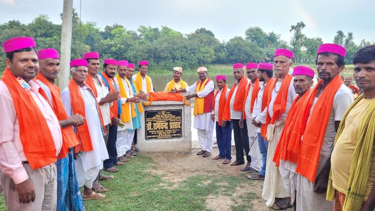 The MLA inaugurated the newly constructed Chhath Ghat in Parasahi ...