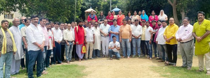 Bhoomi Pujan was done for the construction of Puja Pandal in Chhota ...