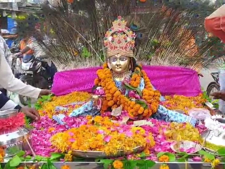 Palki Rath Yatra taken out in Jalaun | जालौन में निकाली गई पालकी रथ ...