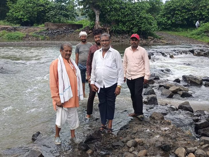 The bridge over Ghondi river in Sausar has not been built yet
