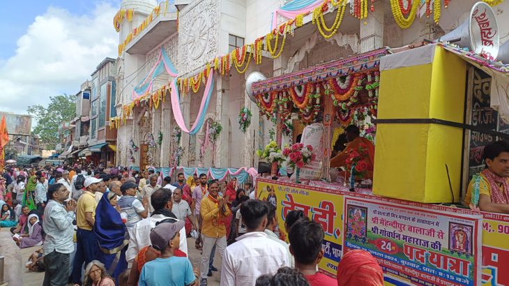 The pilgrimage to Goverdhan Dham started from Balaji | बालाजी से ...