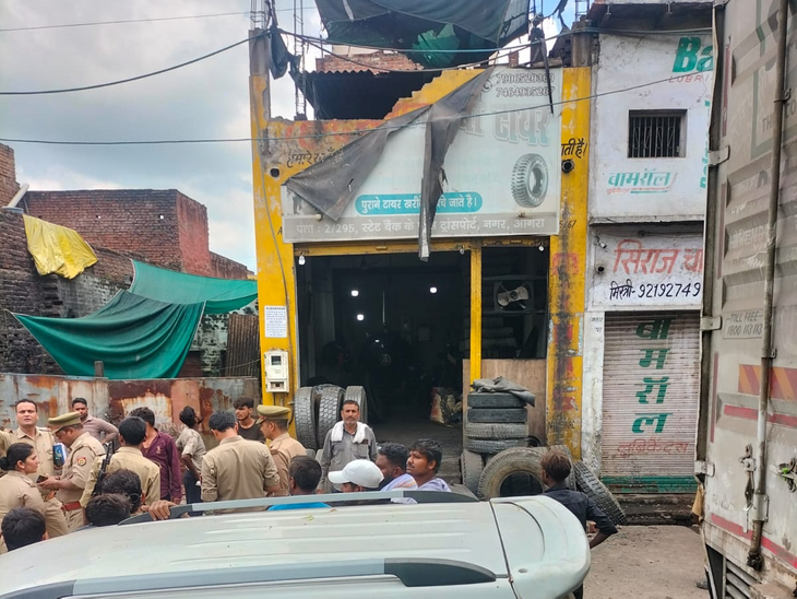 Compressor burst in a shop in Agra