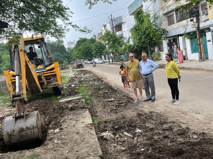 VC is angry over the delay in constructing boundary wall in Nehru ...