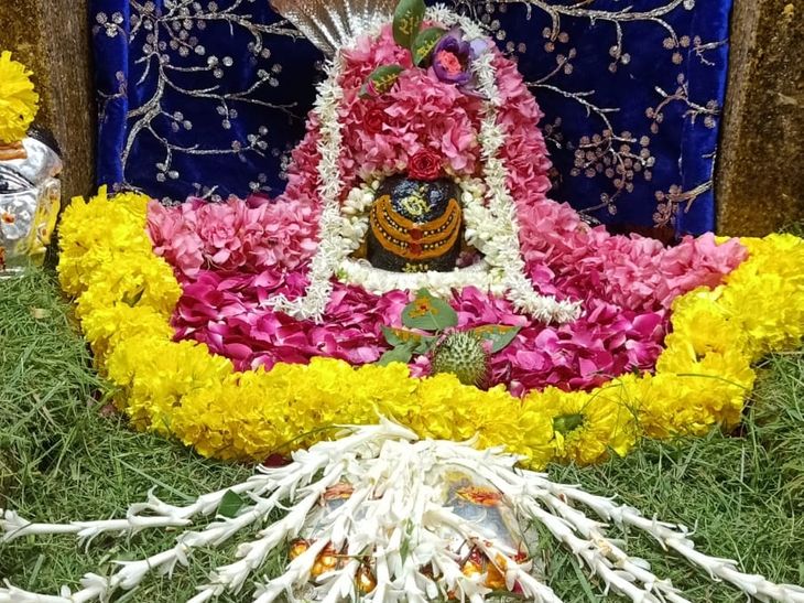Baba Bateshwar decorated in a dark form | बाबा बटेश्वर का घटाटोप स्वरुप ...