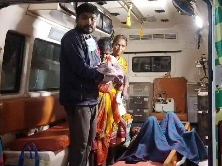 A pregnant woman gave birth to a child in the ambulance
