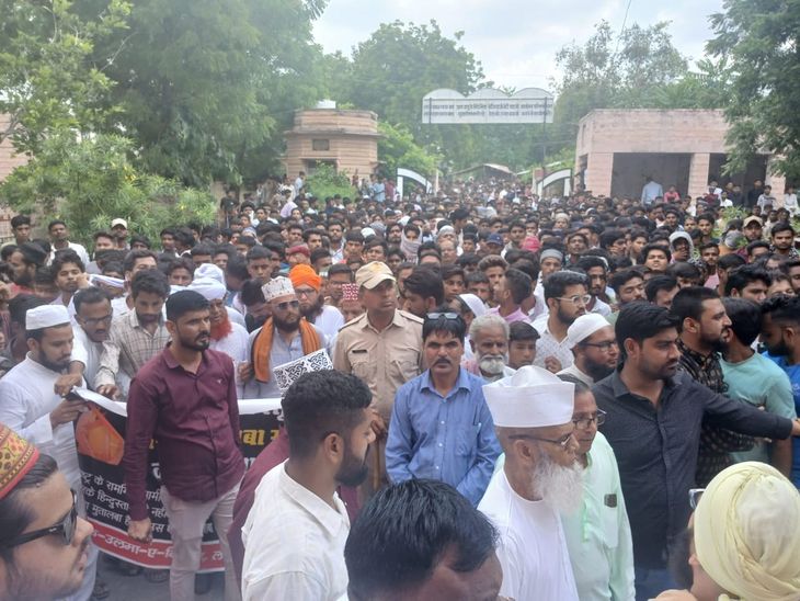 Demand to arrest Baba who gave wrong statement about Nabi | नबी के बारे ...