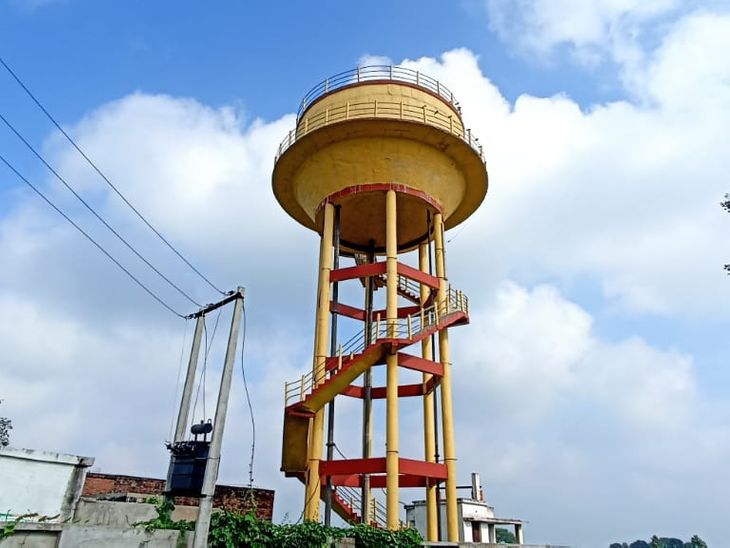 Water tank becomes a showpiece in Zamania | जमानियां में पानी टंकी बनी ...