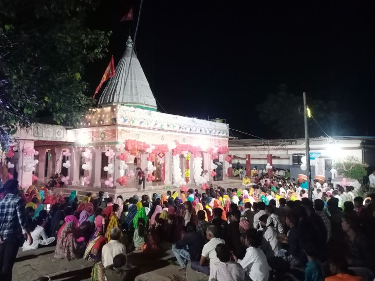 Hundreds of devotees reached Shri Dadaji Dham for Aarti to fulfill ...