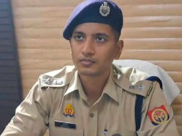 Seohara police station in-charge Jeet Singh line present | स्योहारा ...