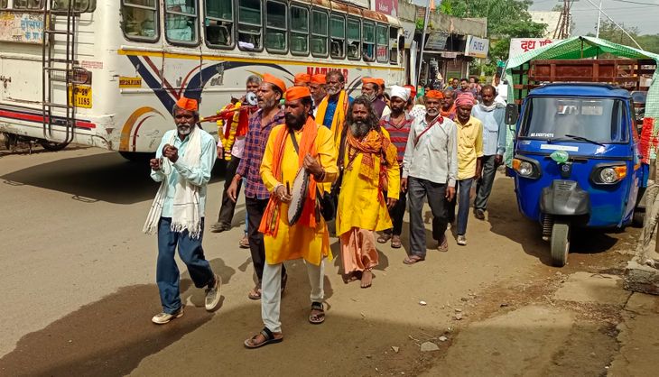 Shiva devotees of Kajli took out Trishul Yatra, circumambulated Tapti ...