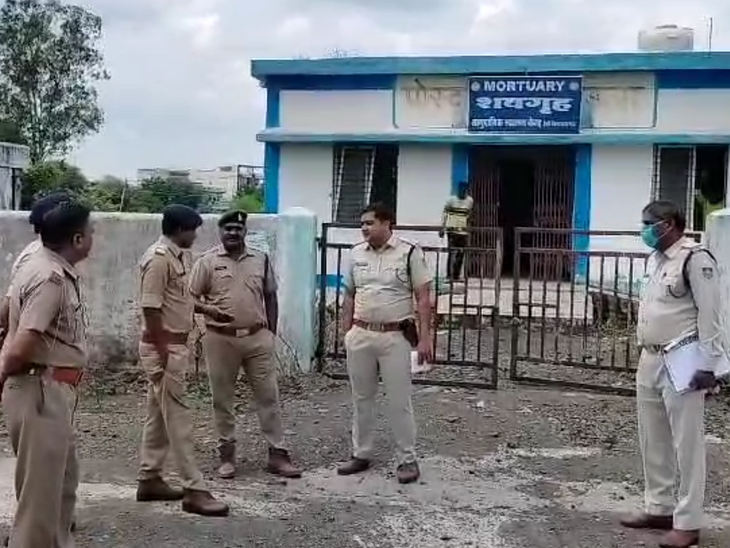 A 10-day-old corpse was found in a pond in Sagar | सागर में 10 दिन ...