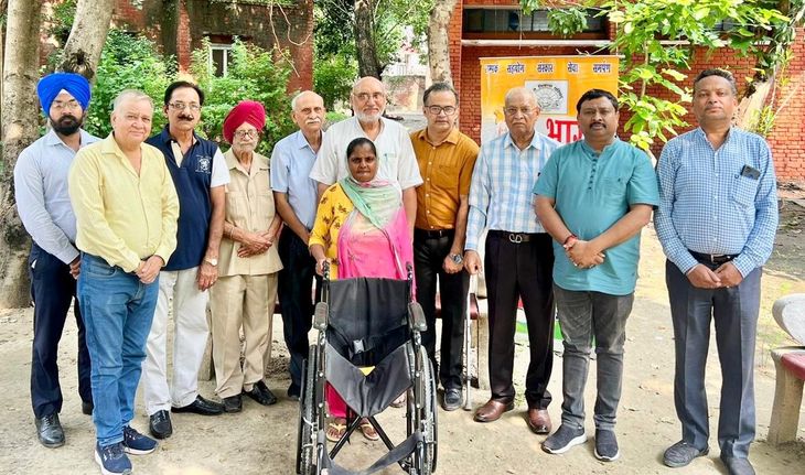 Bharat Vikas Parishad donated wheel chair and clothes | भारत विकास ...