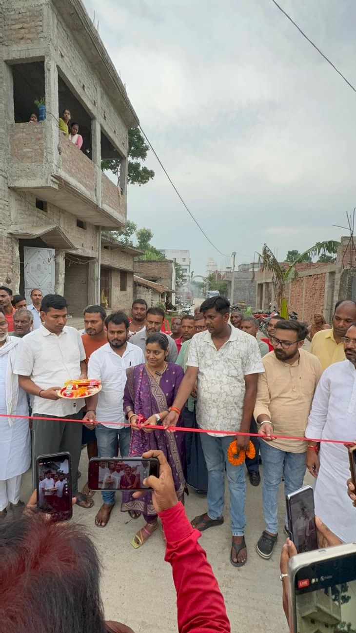 The city councillor inaugurated four roads and a platform ...