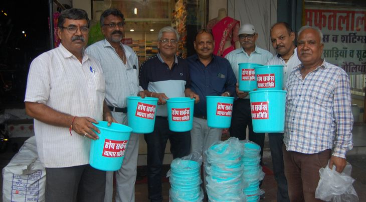 Hope Circus Business Committee placed garbage bins at shops | होपसर्कस ...