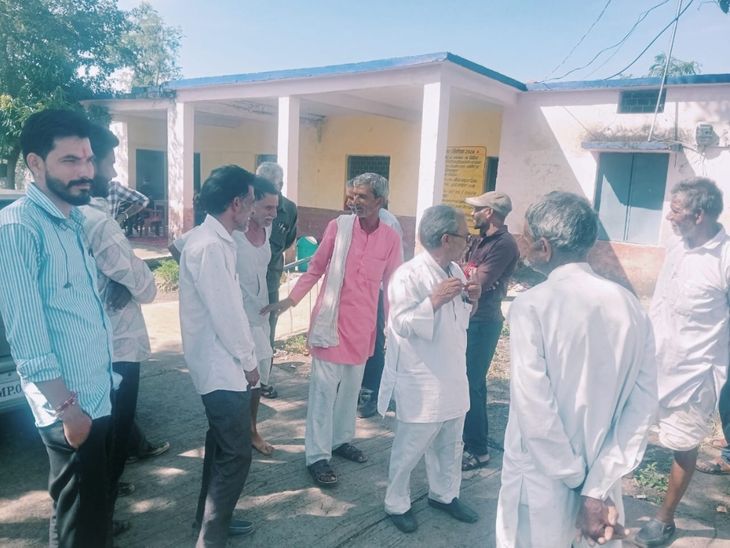 The villagers of Himmatpura complained against the teacher | हिम्मतपुरा ...