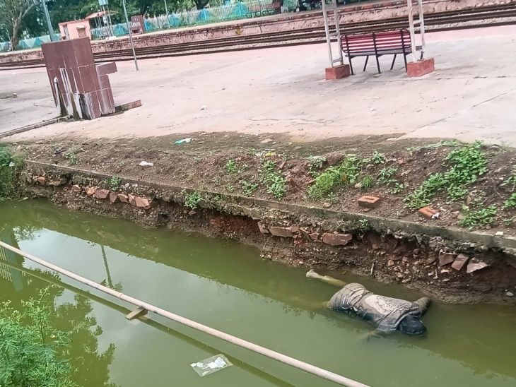 Dead body found floating in water on railway platform. Had left by ...
