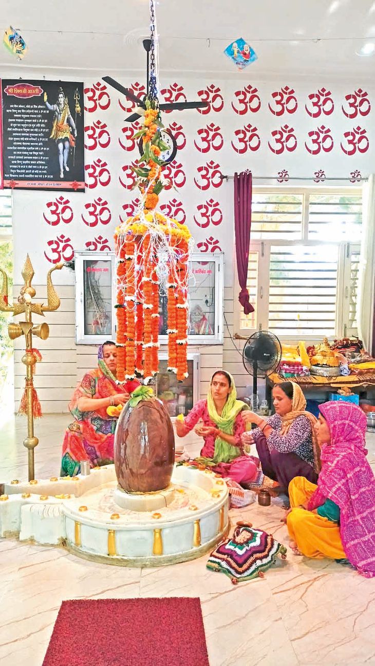 Women kept Nirjala fast and worshiped Shiva-Parvati | महिलाओं ने ...