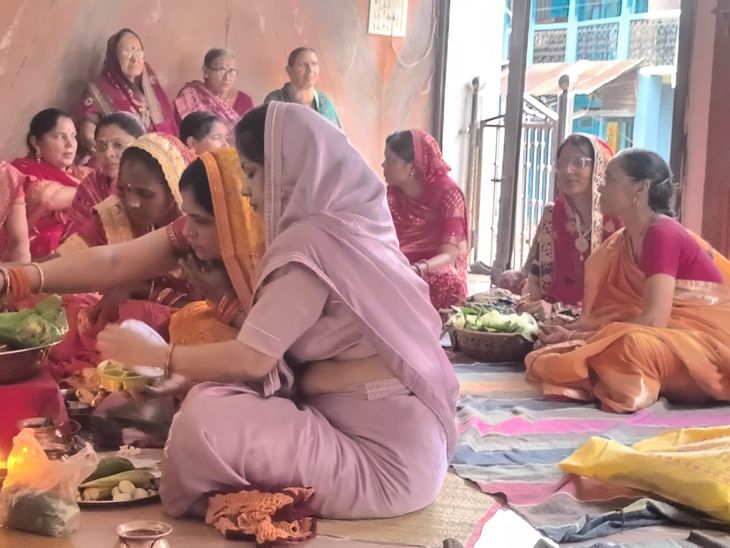 Women worshiped Shiva-Parvati | महिलाओं ने की शिव-पार्वती की पूजा ...
