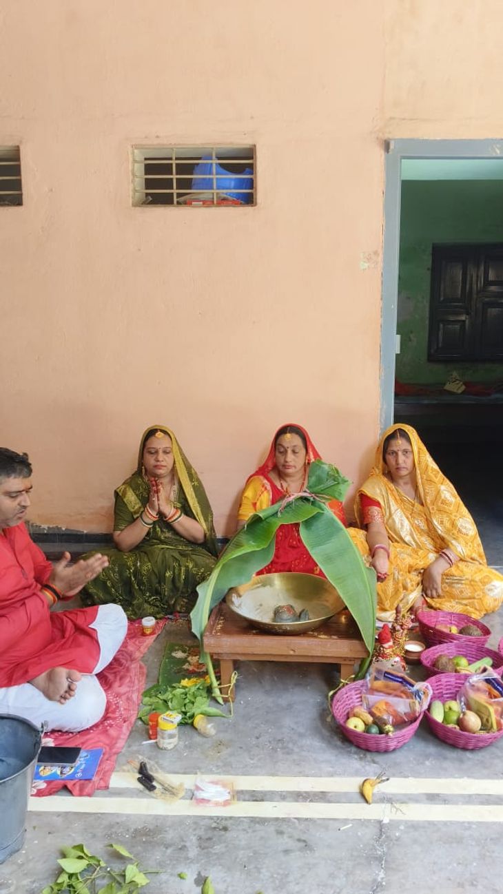 Married women observed Haritalika Teej fast with proper rituals | विधि ...