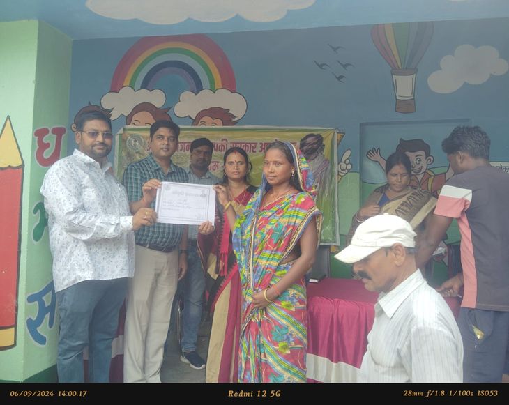 Crowd of villagers at Bogula and Saharjori government at your doorstep ...