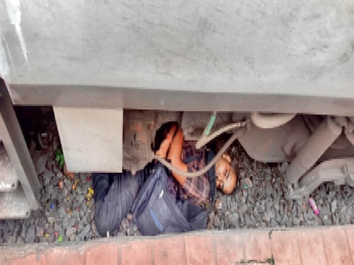 While boarding the train, his foot slipped and his leg got cut. Due to ...