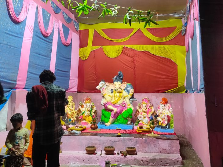 Ganpati Bappa received a grand welcome in Tyonda | त्योंदा में गणपति ...
