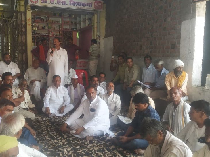 Congress's protest in Khimlasa | खिमलासा में कांग्रेस का धरना प्रदर्शन ...