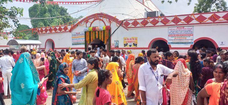 A huge crowd of devotees is gathering for Jalabhishek at Dekuli Dham ...