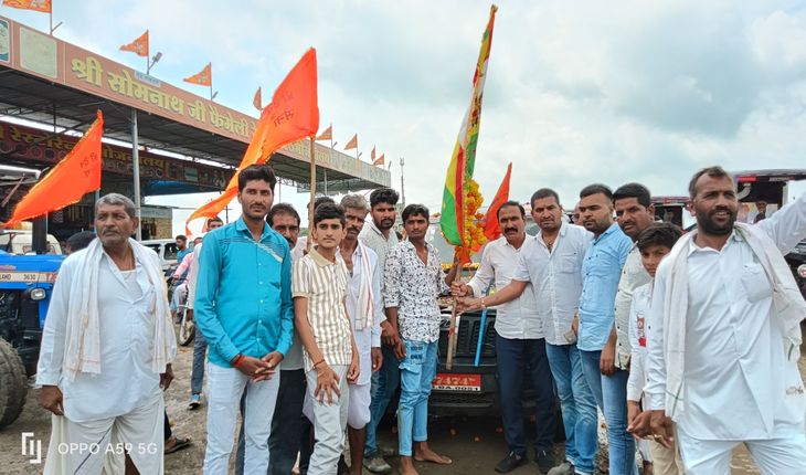 A procession of Lord Dev Narayan was taken out, hundreds of villagers ...