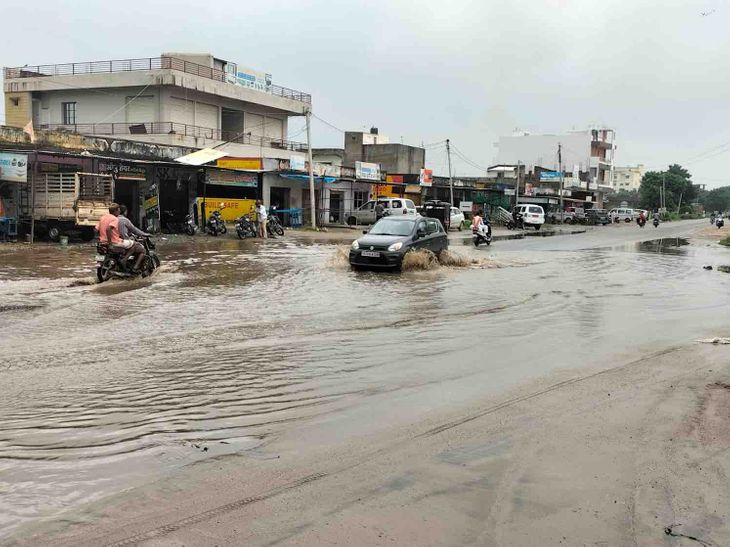 33 mm rain recorded in 4 hours, water sources overflowing | रेवदर में ...