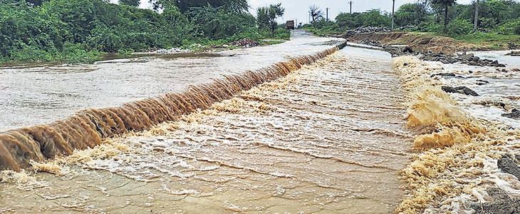 Nagani: Rivers and streams overflow, villages cut off from ...